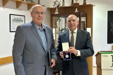 Manfred Kähler aus Dieburg erhält Bundesverdienstkreuz für Engagement ...