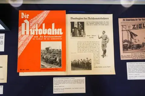 Ausstellung im Staatsarchiv: Hitlers Autobahn und andere Darmstadt-Fake ...