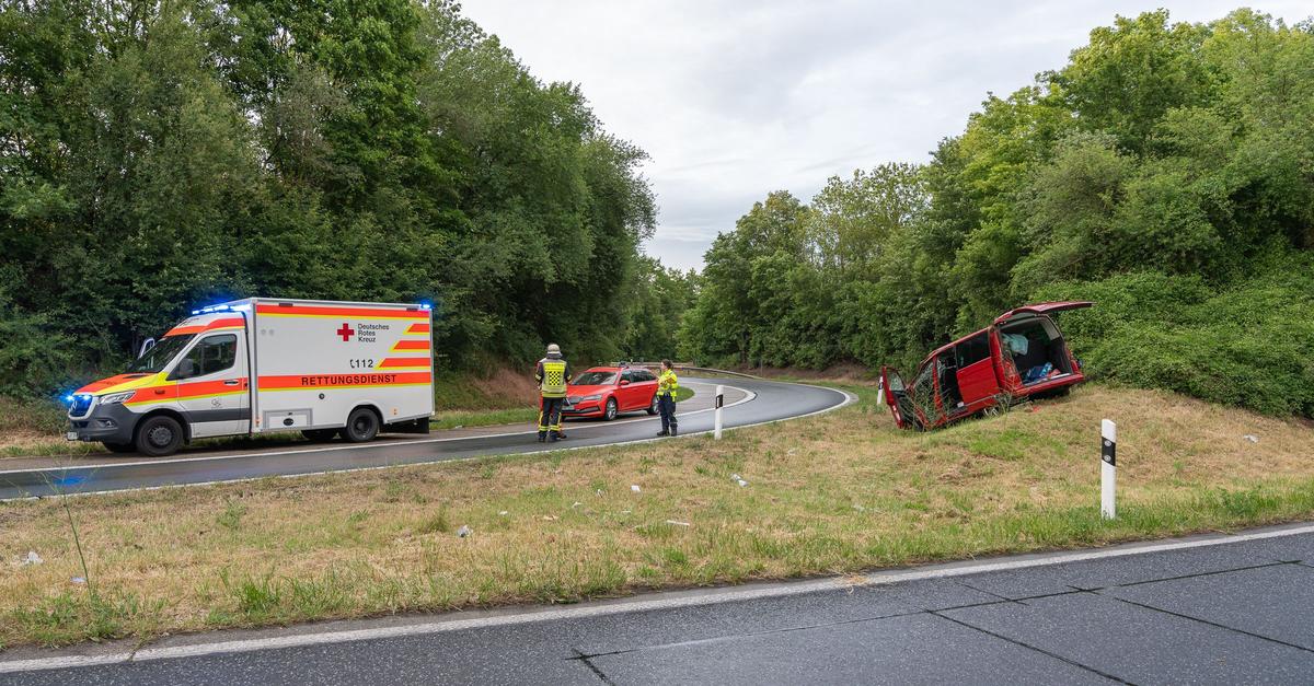 Kleinbus überschlägt sich auf A67 bei Büttelborn