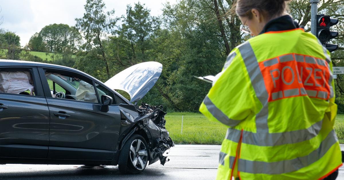 Frontalzusammenstoß auf B45 - zwei Frauen schwer verletzt