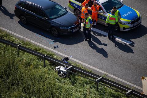 Gegen Leitplanke gefahren: Motorradfahrer stirbt bei Unfall auf A5 bei Weiterstadt
