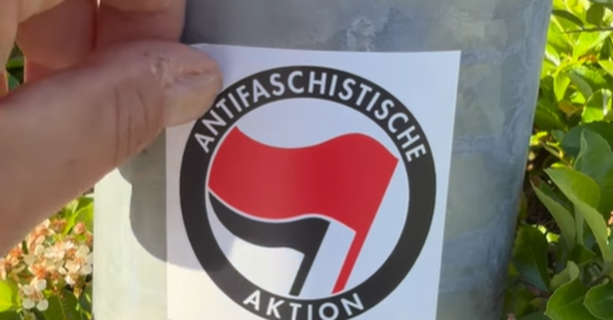 Rüsselsheim: OB Burghardt reißt Antifa-Aufkleber ab und erntet Kritik
