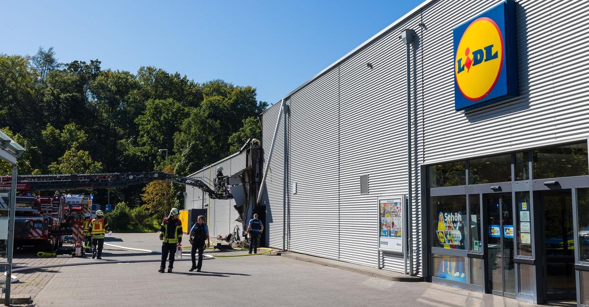 Fassade der Lidl-Filiale in Kranichstein fängt Feuer