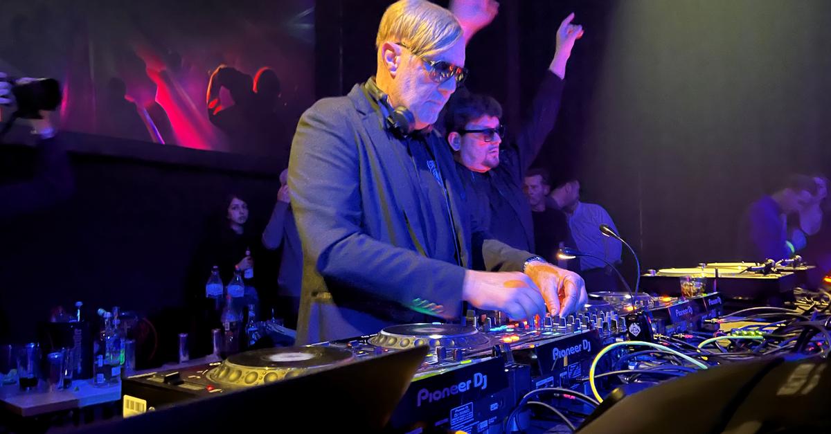 „The Disco Boys“ feiern Premiere auf dem Darmstädter Schlossgrabenfest