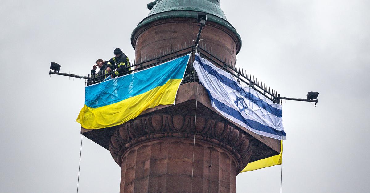 Zwei Jahre Ukraine-Krieg: Stadt hisst Flaggen