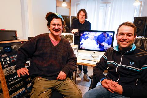 Neue „Lilien-Lieder”: Begrabt mich im blau-weißen Sarg