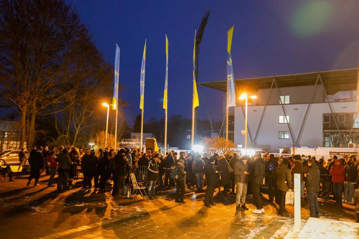 Tickets gegen Eintracht: Lilien-Fans stehen stundenlang an