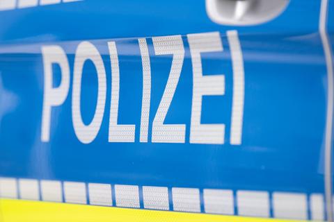 Polizei stoppt Verteilung verfassungsfeindlicher Aufkleber