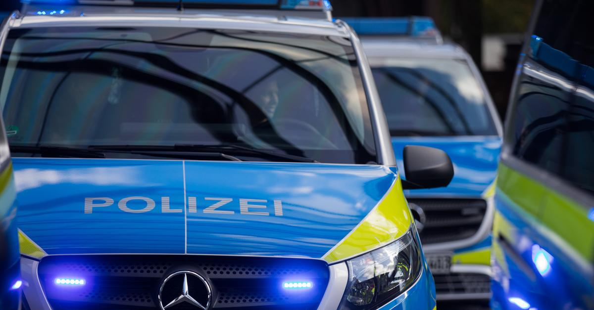 Auto fährt auf parkenden Lkw: Drei Schwerverletzte auf A5