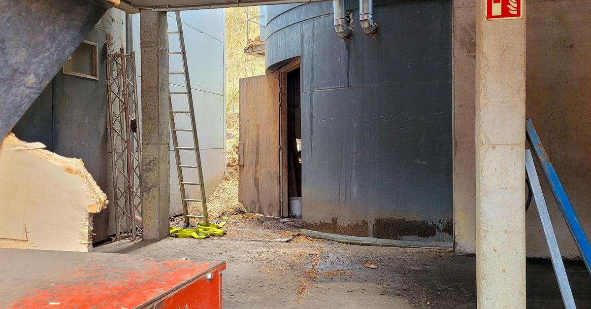 Silobrand hält 300 Feuerwehrleute in Birkenau auf Trapp