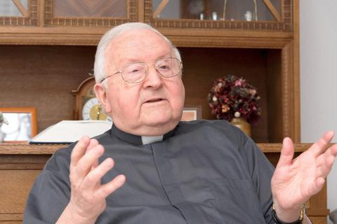 Trauer in Dieburg um Pfarrer Richard Neumann