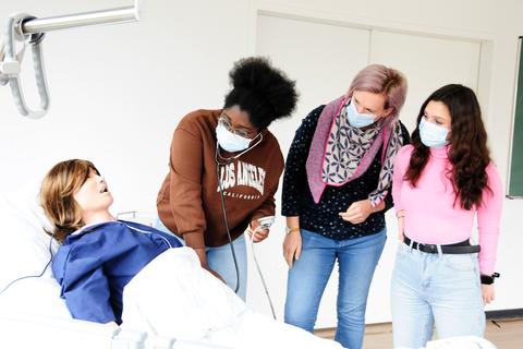 Pflegeausbildung im Landkreis: Von der Konditorin zur Pflegekraft
