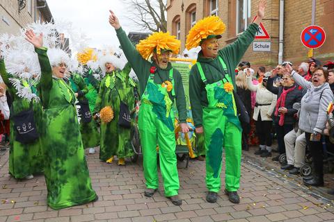 Bunter Fastnachtszug in Ueberau