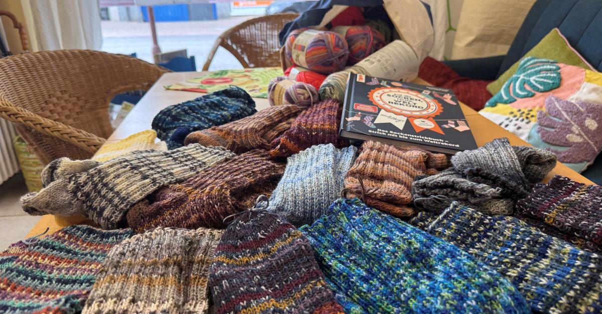 Weltrekord-Versuch: Roßdörfer stricken Socken für guten Zweck