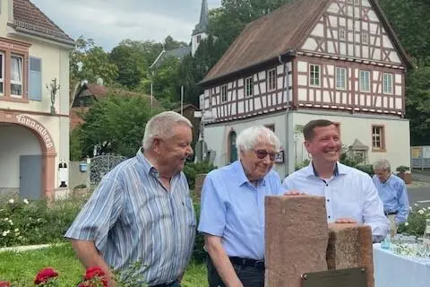 Stelen in Seeheim-Jugenheim ehren Karl Stangenberg