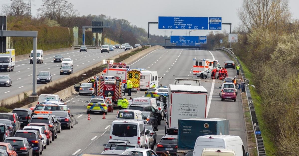 Vollsperrung nach Unfall auf A5 bei Weiterstadt