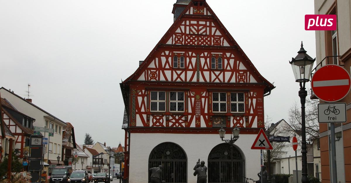 Warum ziert ausgerechnet ein Ferkelbauer Groß-Geraus Rathaus?