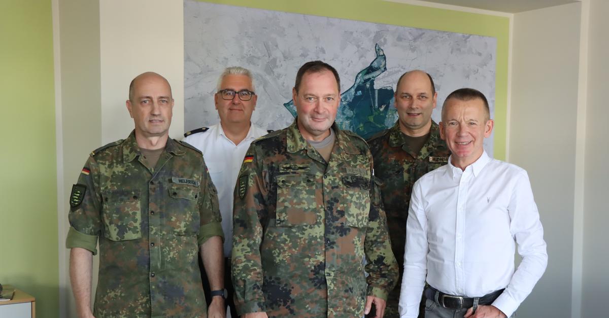 Brigadegeneral beeindruckt vom zivilen Katastrophenschutz im Kreis Groß ...