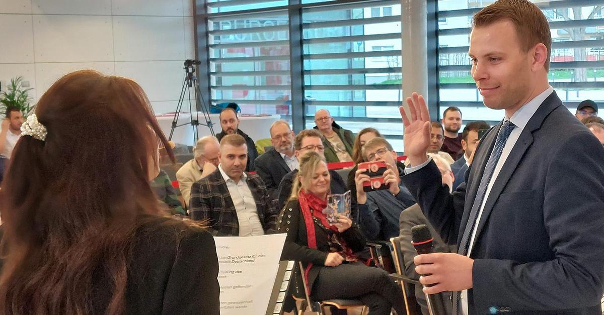 Amtseinführung: David Rendel ist Bürgermeister in Raunheim