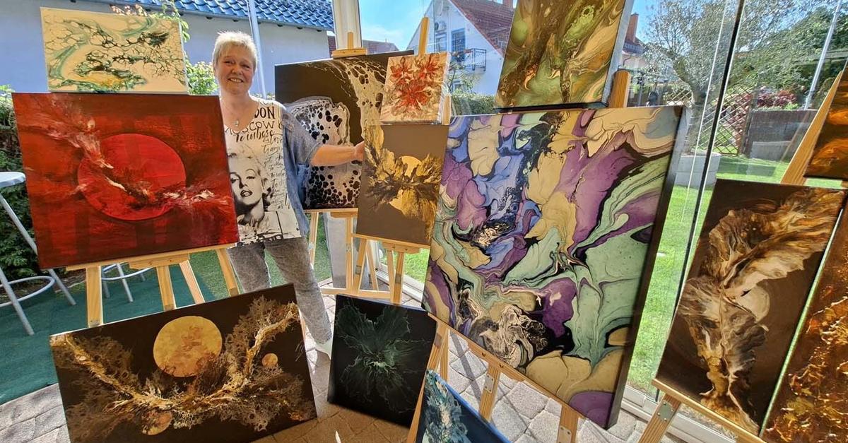 „Farben in Bewegung – Pouring und mehr“: Ausstellung im Raunheimer ...