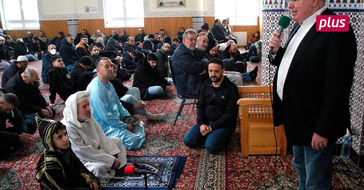 Bürgermeisterwahl Raunheim: Uwe Rauhut besucht Moschee