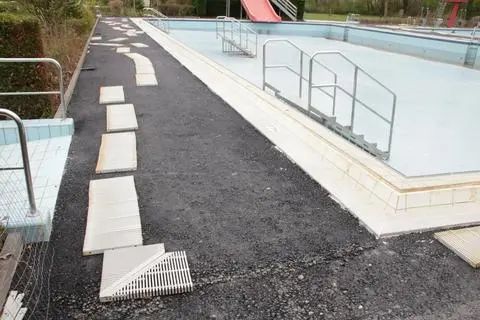 Vorbereitungen für die Freibad-Saison in Trebur