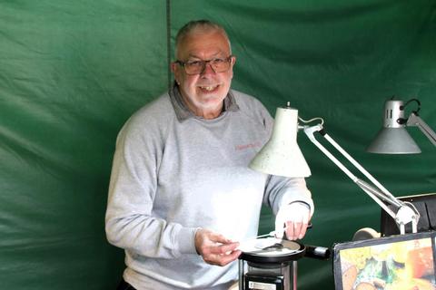 Schlangestehen für scharfe Messer