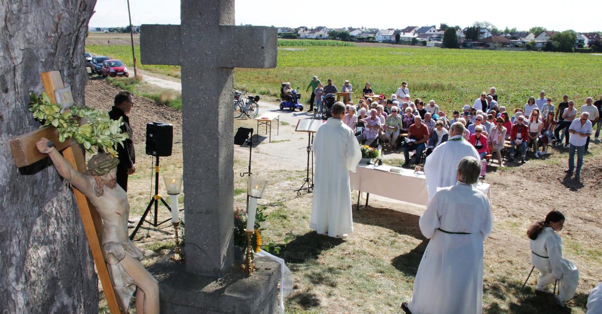 Bittprozession zum Dammkreuz in Trebur-Astheim