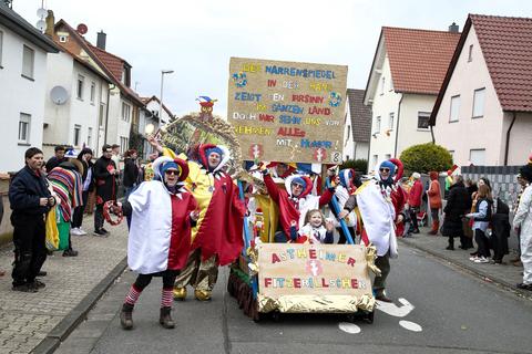 Tausende Narren auf Astheims Straßen unterwegs