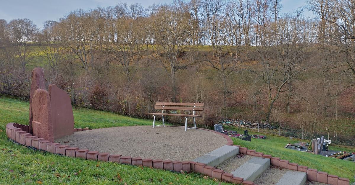 Hebstahler Friedhof: Neues Feld für Urnenbestattungen angelegt