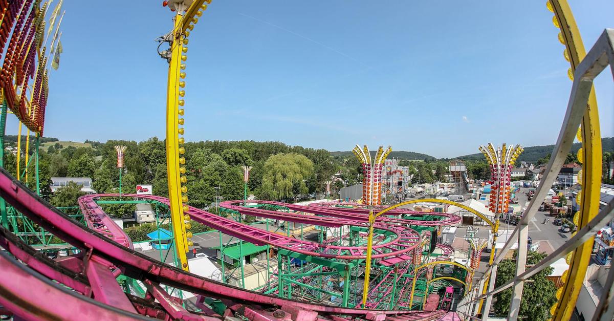 Viele Fahrgeschäfte und Feuerwerk bei Mannheimer Oktobermess