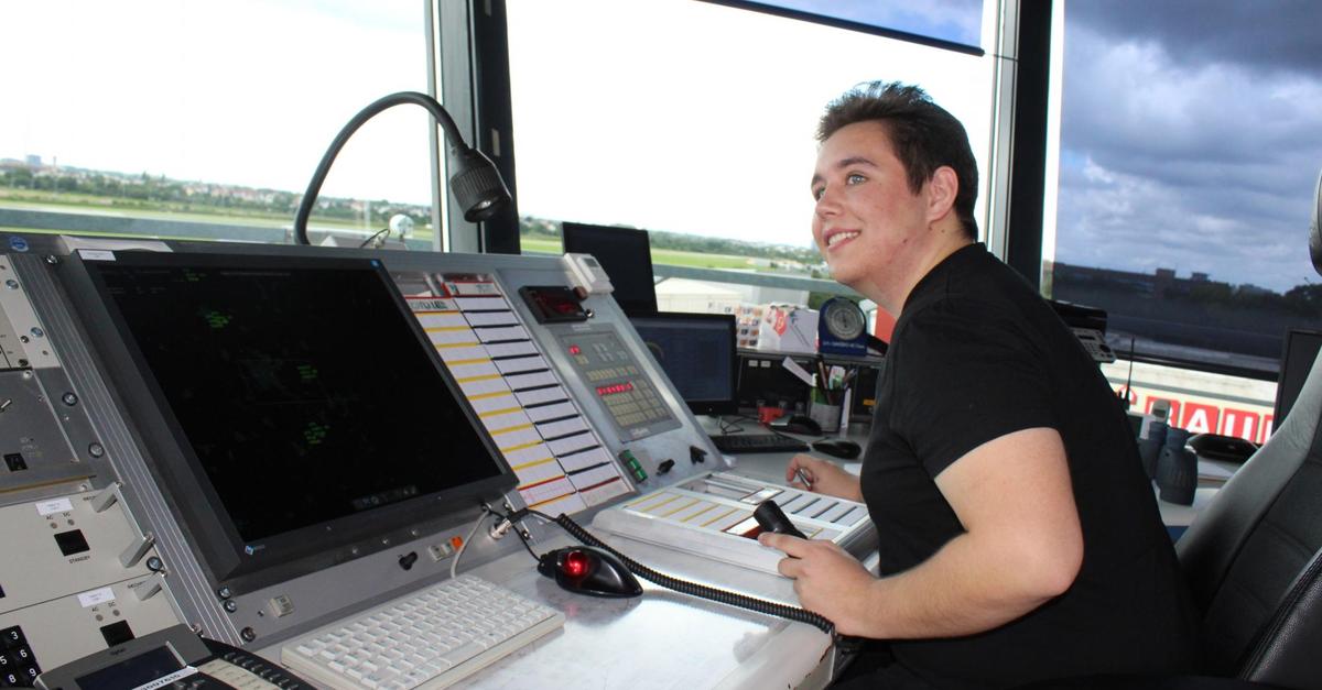 Tim Eggert ist der jüngste Fluglotse Deutschlands