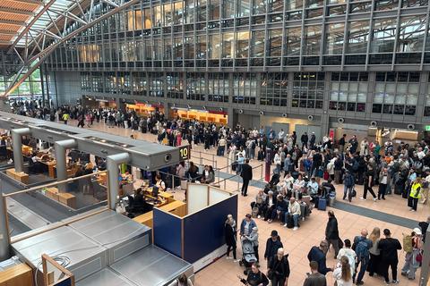 Sicherheitsbereich am Hamburger Flughafen stundenlang zu