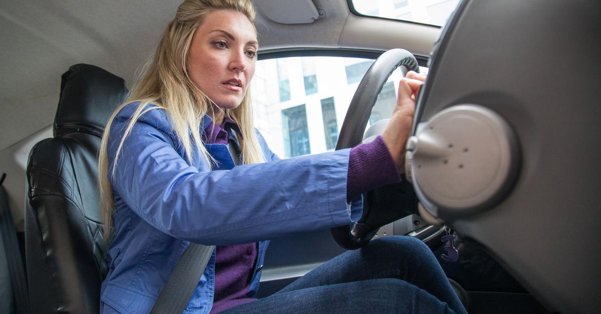 Im Auto Verkehrsfunk und Warnmeldungen aktiviert lassen