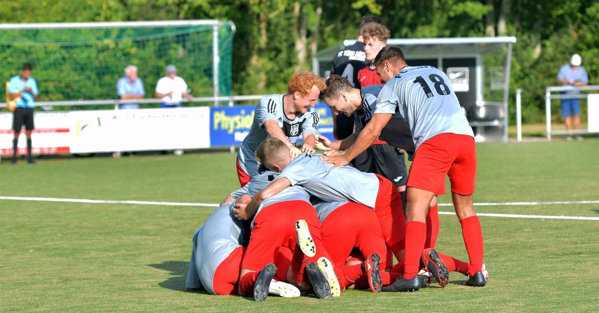 FC Fürth macht Trainer Frank Mucha das perfekte Geschenk