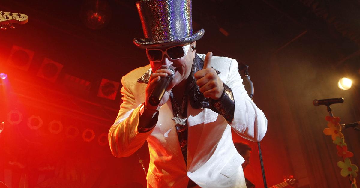 Glücksbringer Roy Hammer heizt SGE-Fans in Sevilla ein