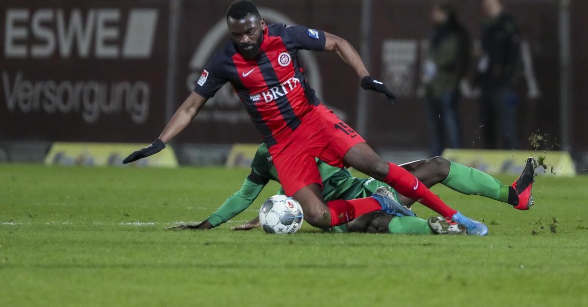 SV Wehen: Paterson Chato verlängert Vertrag bis 2023