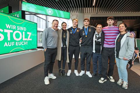 Am Frühstückstisch mit Louis Babatz und Maxim Dal