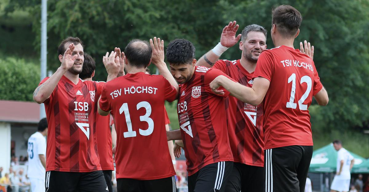 Fußball: TSV Höchst macht mit Torfestival in Brensbach sein Meisterstück