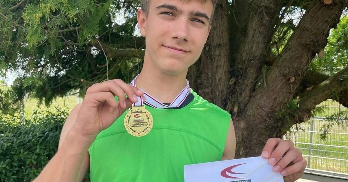 Felix Remmele ist Hessenmeister im Dreisprung