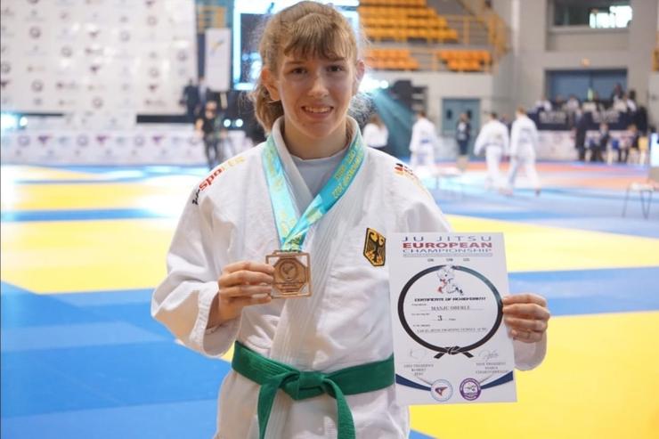 Manju Oberle trainiert für den ganz großen Wurf