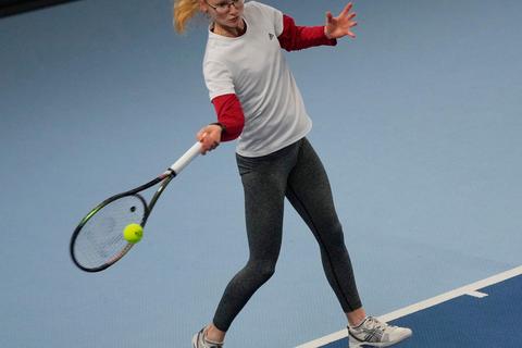 Lisa Schulz verabschiedet sich mit weiterem Tennis-Bezirkstitel