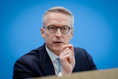 Staat und Wirtschaft schließen Milliardenpakt für Netzausbau